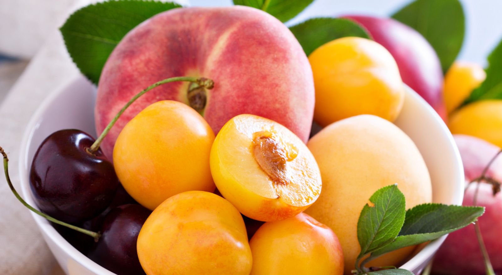 Superfood Sommerobst: So gesund ist Steinobst | happinez